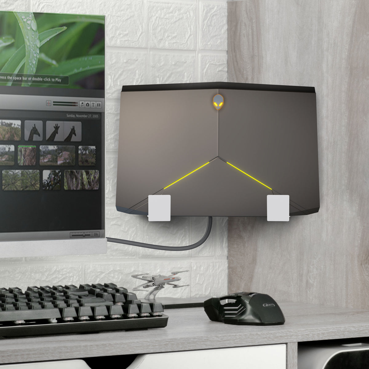 2.5" Corner Mount Device Wall Hanger for Routers, Laptops, Modem, Mesh ...